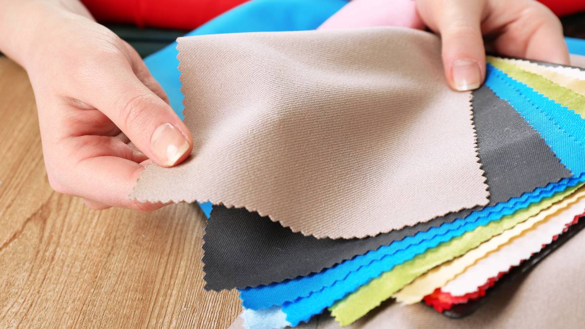 Step-by-Step Activewear Leggings Manufacturing: Fabric Selection - VUUN ...