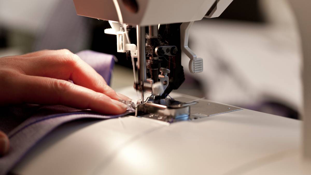 Step-by-Step Activewear Leggings Manufacturing: Sewing - VUUN - a boon ...